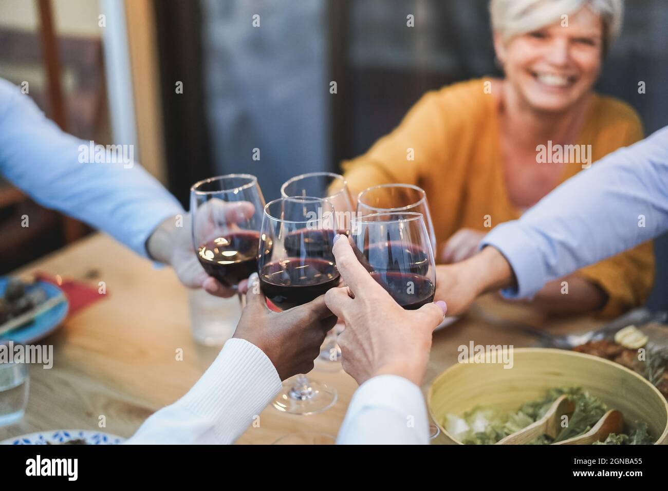 Cheering people vintage hi-res stock photography and images - Alamy