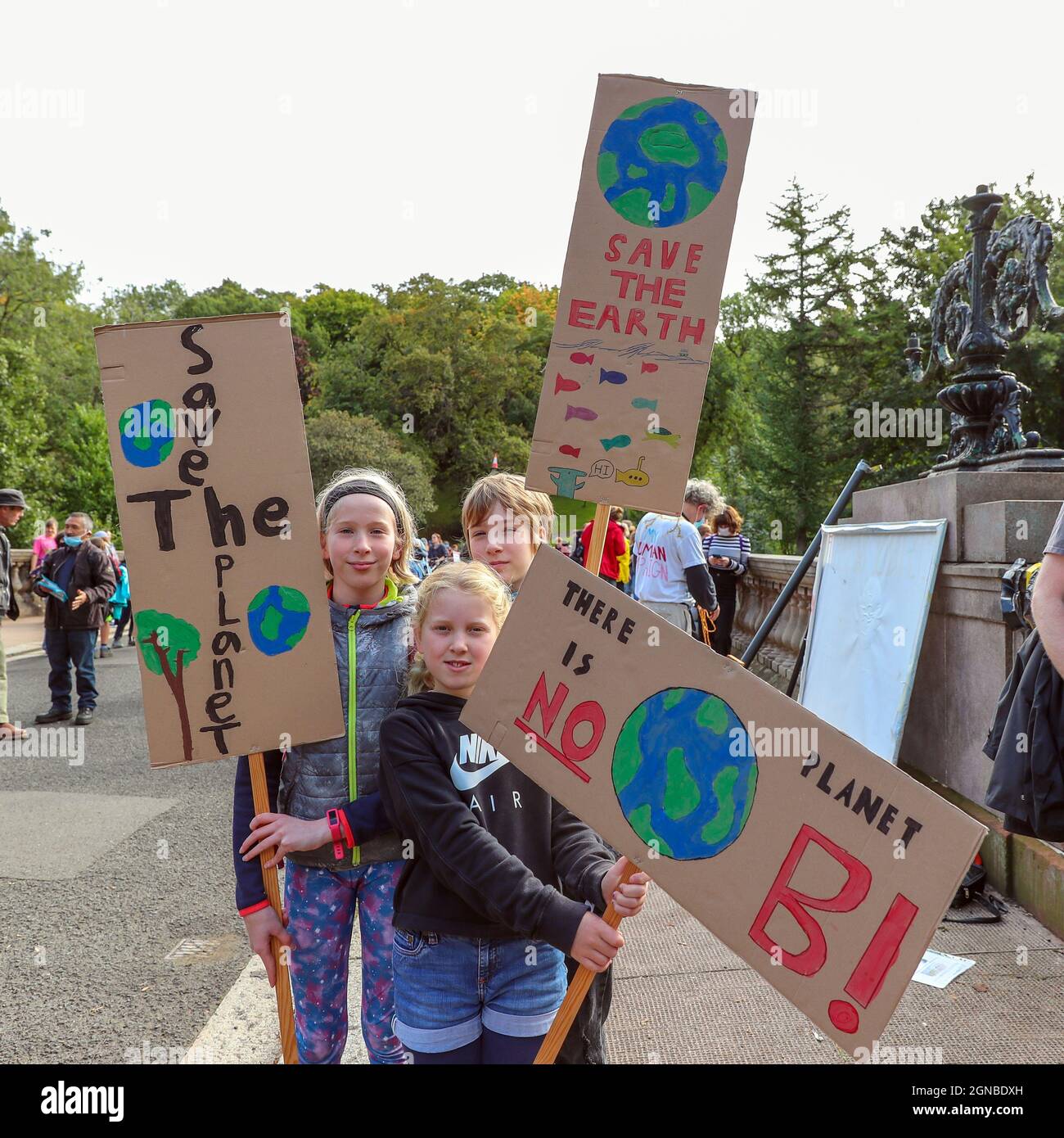 Glasgow, UK. 24th Sep, 2021. "FRIDAYS FOR FUTURE SCOTLAND", a multi campaign organisation ...
