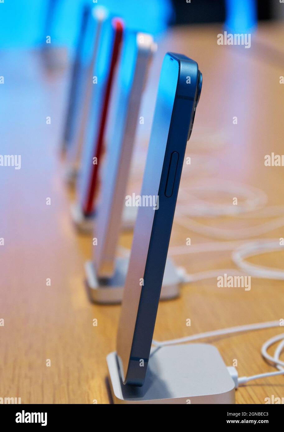 Iphone 13 launch hi-res stock photography and images - Alamy