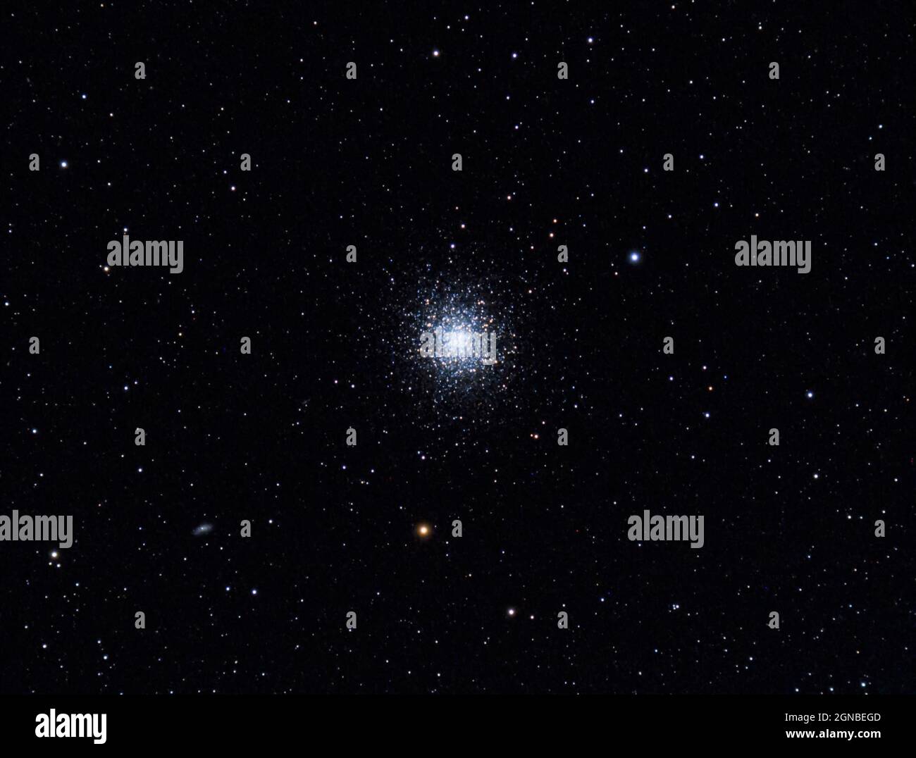 Large globular cluster of Hercules (Messier 13) 25,000 light years from ...