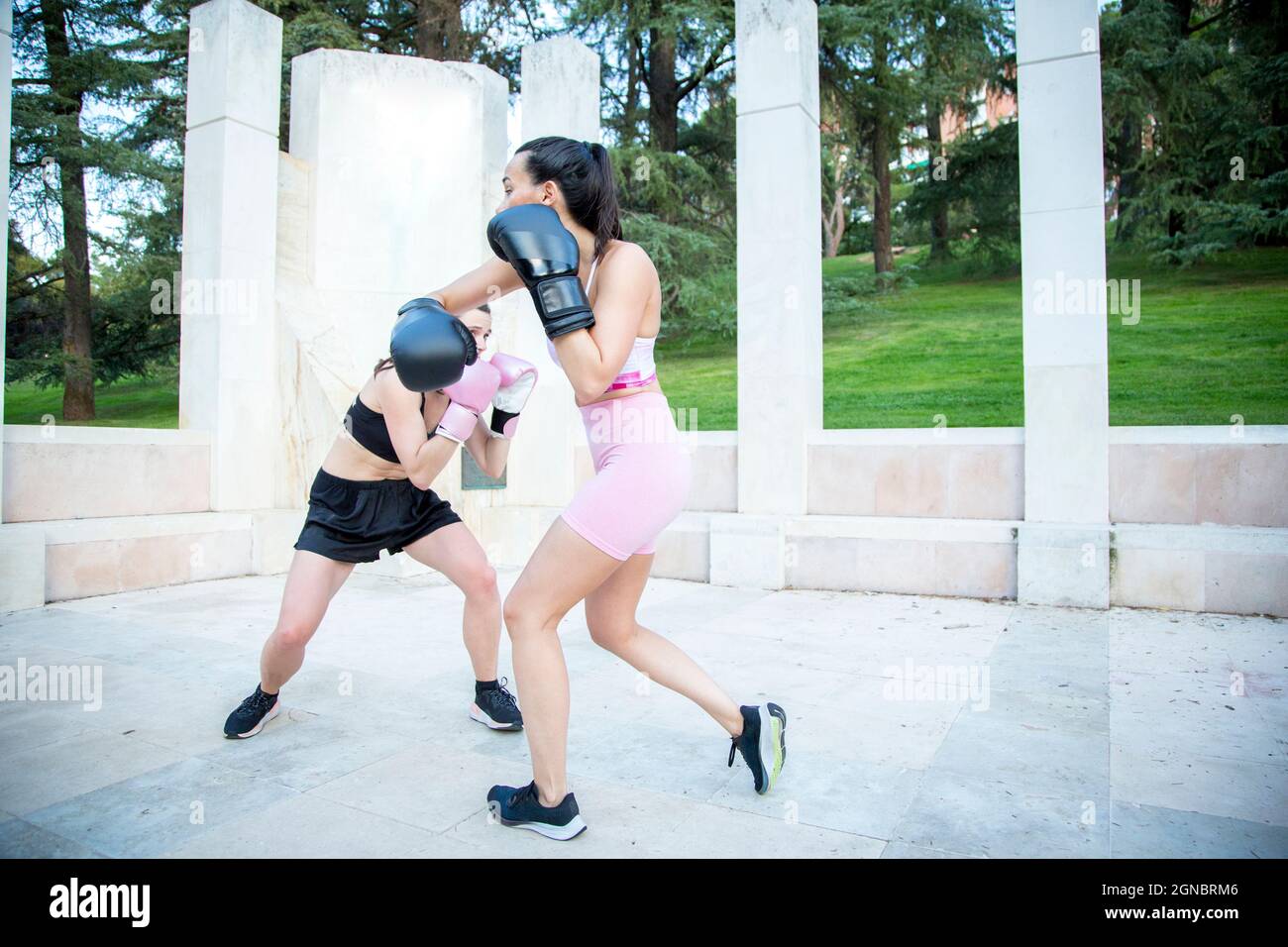 Women in combat arms hi-res stock photography and images - Alamy