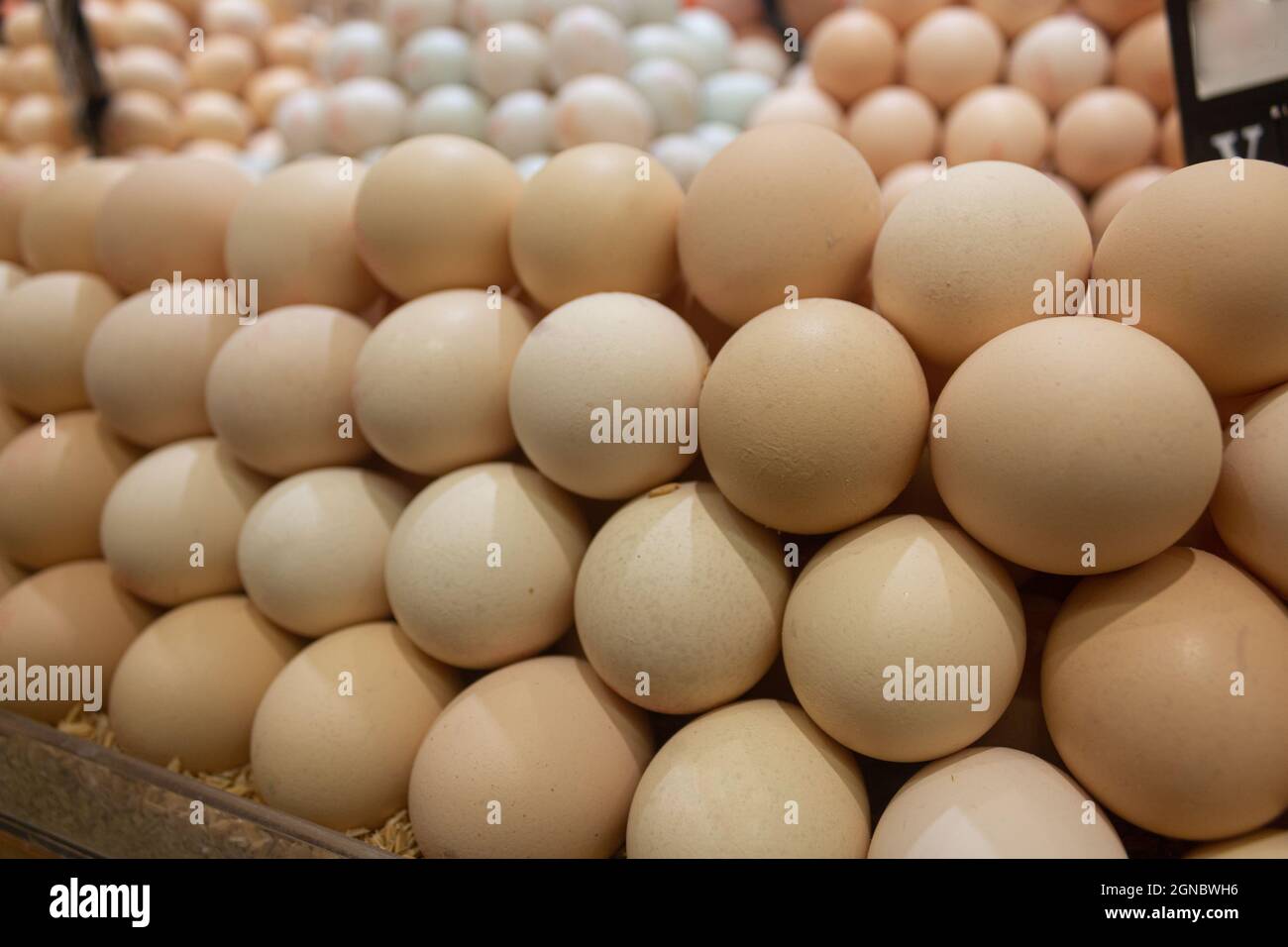 Fresh eggs sold in the market Stock Photo - Alamy