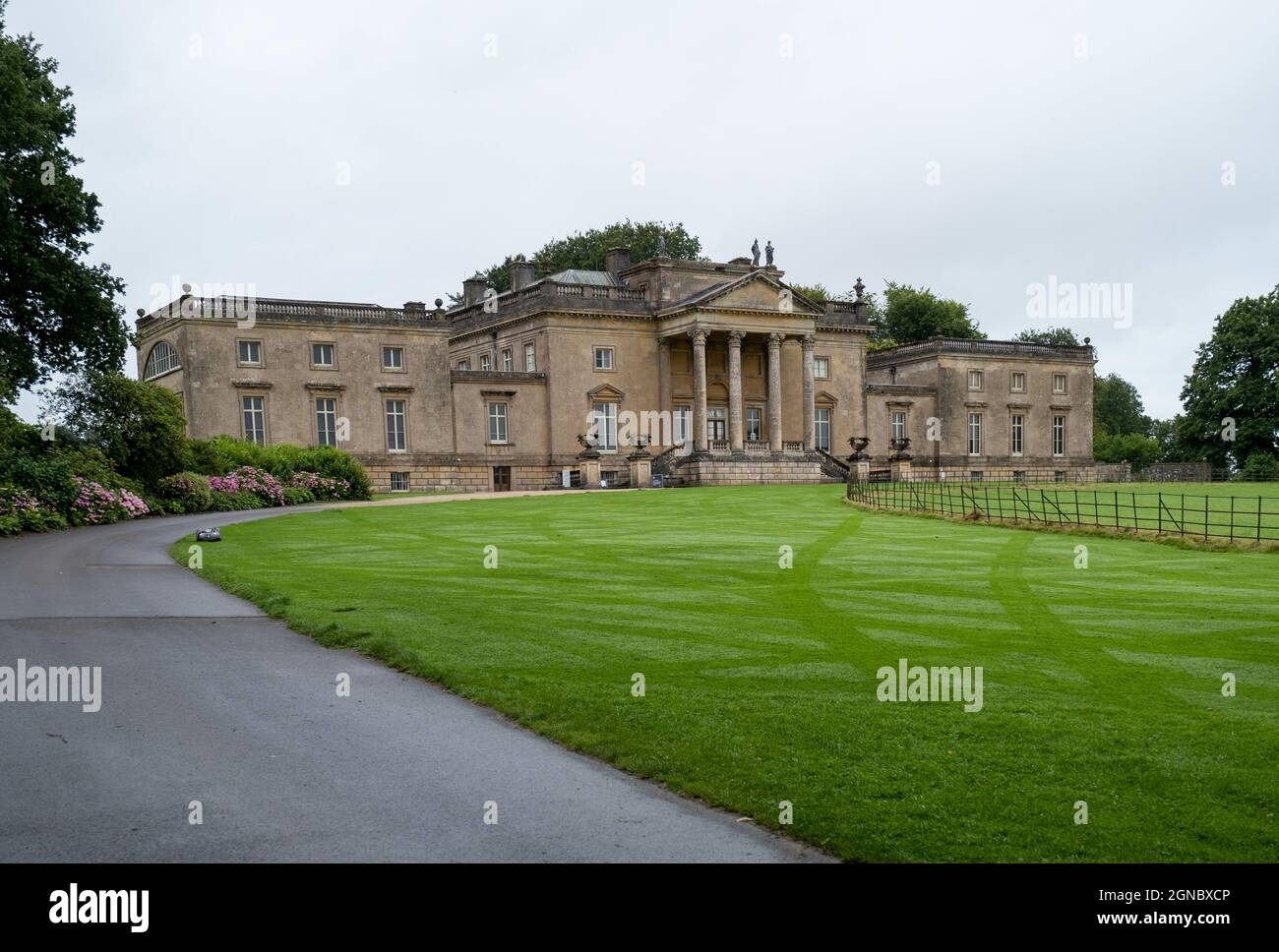 Palladian mansion stourhead hi-res stock photography and images - Alamy