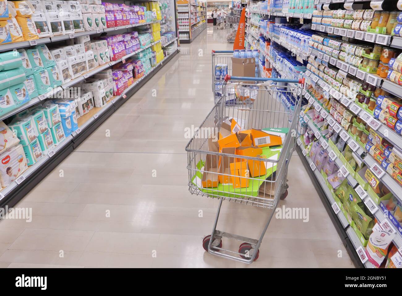Shopping carts inside hi-res stock photography and images - Alamy