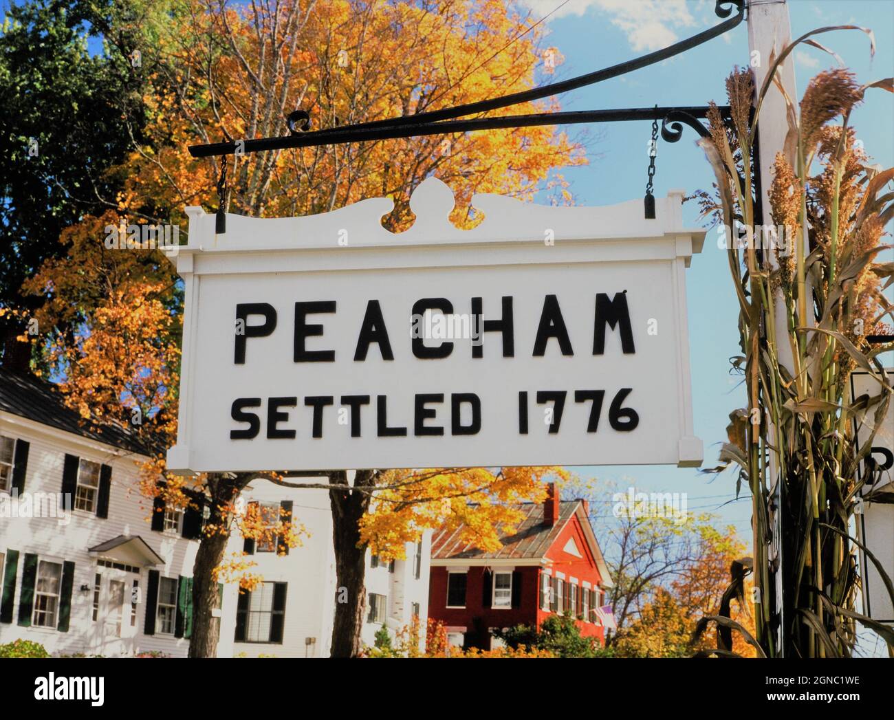Small town american autumn hi-res stock photography and images - Alamy