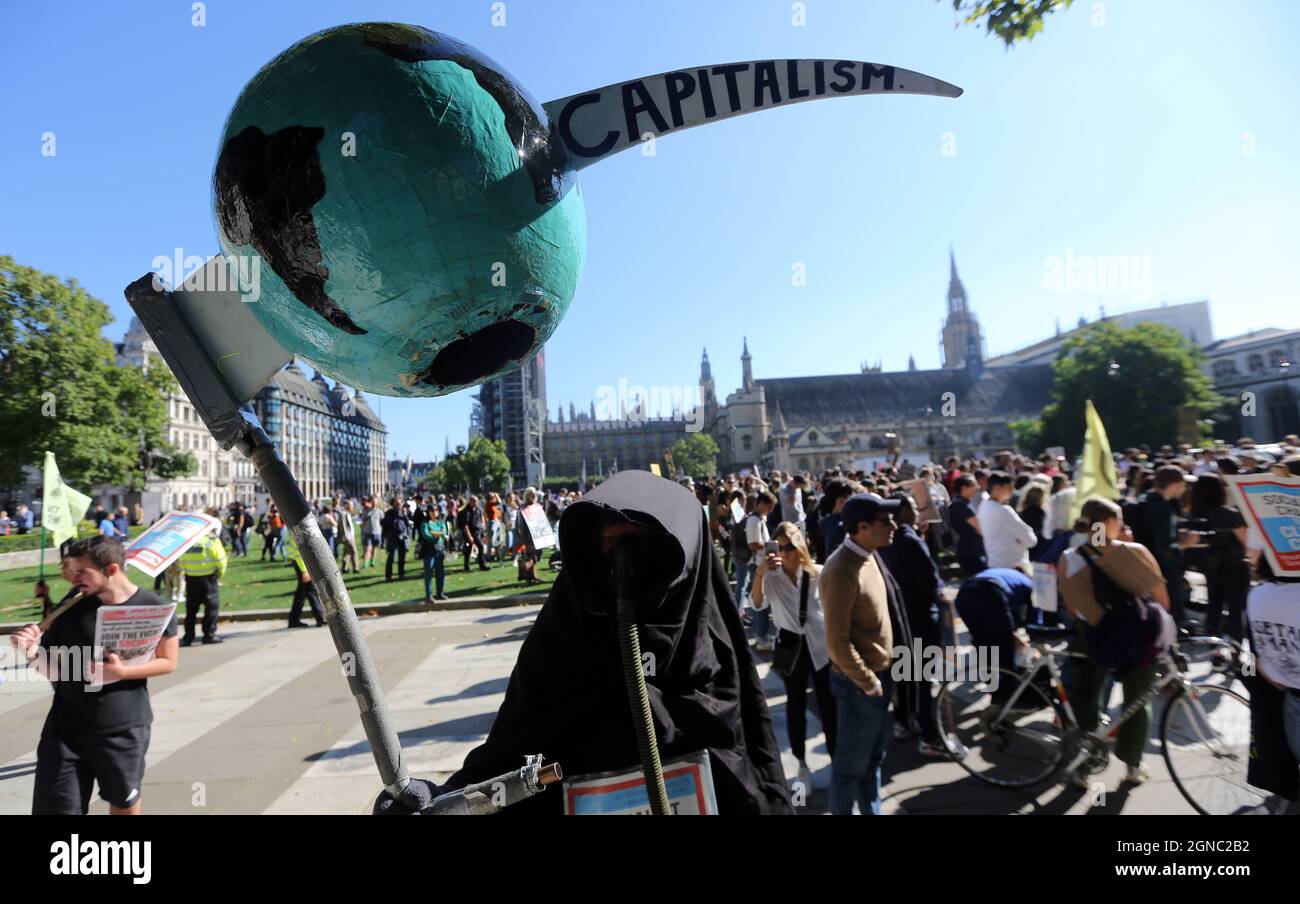 London, England, UK. 24th Sep, 2021. Students stage a protest against ...