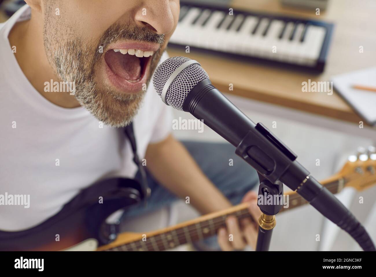 Male singer with microphone hi-res stock photography and images - Alamy