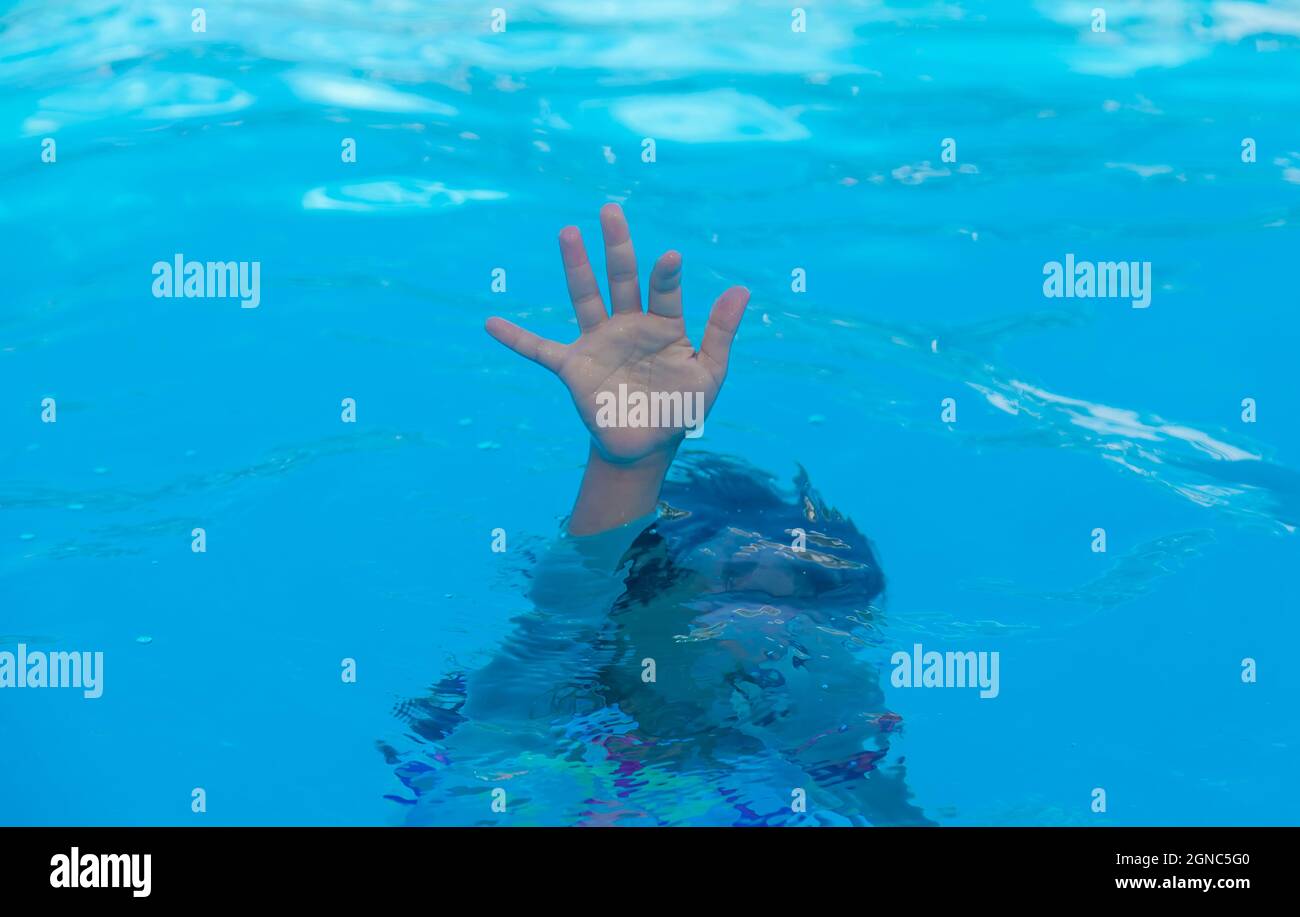Save drowning child hi-res stock photography and images - Alamy