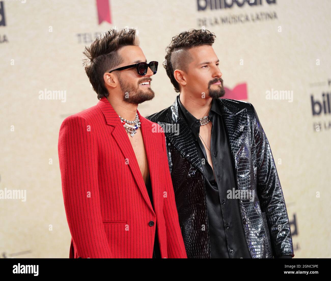 PREMIOS BILLBOARD DE LA MÚSICA LATINA 2021 —Mau y Ricky are seen on the ...