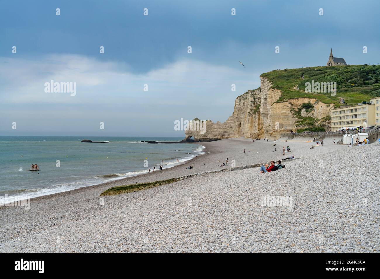 Am Strand von Etretat, Normandie, Frankreich | At the beach in Etretat ...