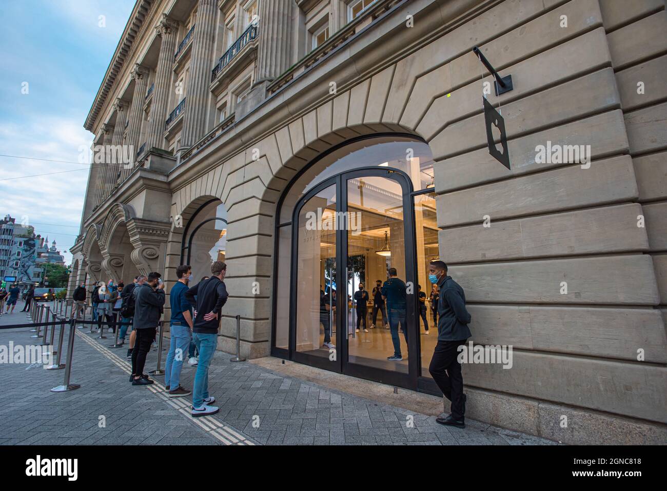 Iphone 13 Series High Resolution Stock Photography and Images - Alamy