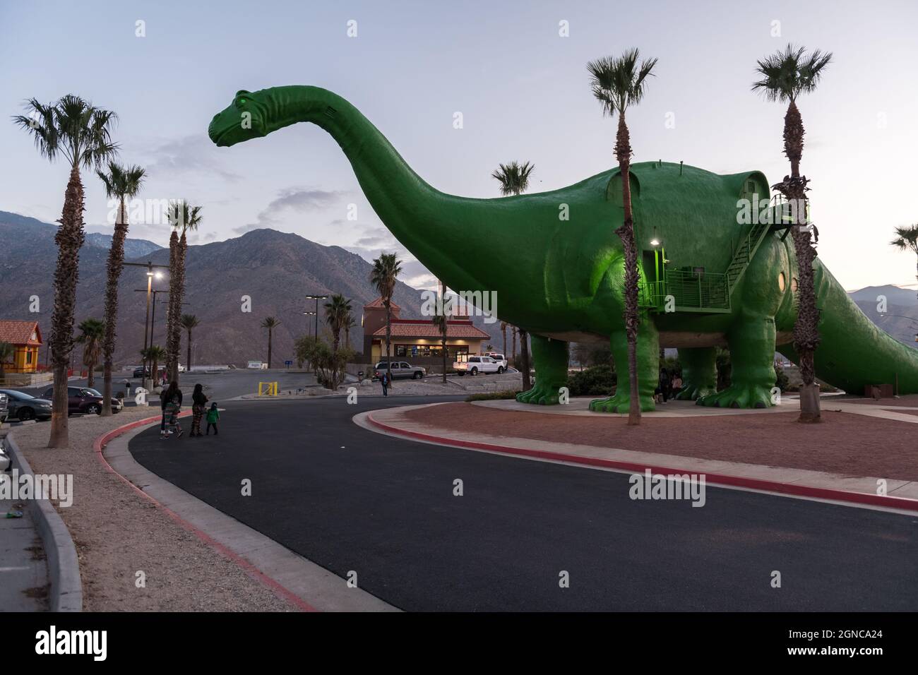 Cabazon, USA. 12th Nov, 2020. The roadside Cabazon dinosour gift shop ...