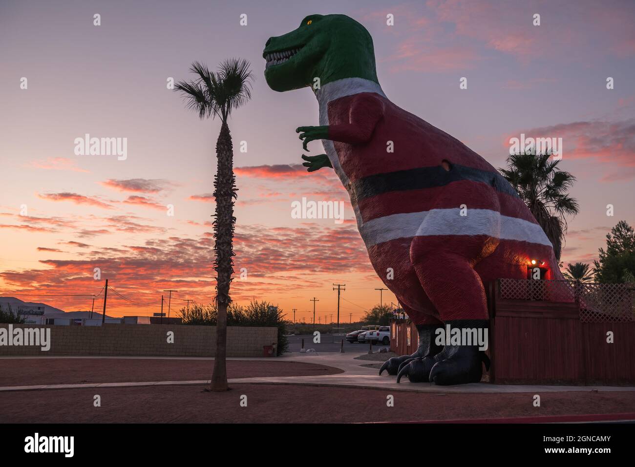 Cabazon, USA. 12th Nov, 2020. The roadside Cabazon dinosour gift shop ...