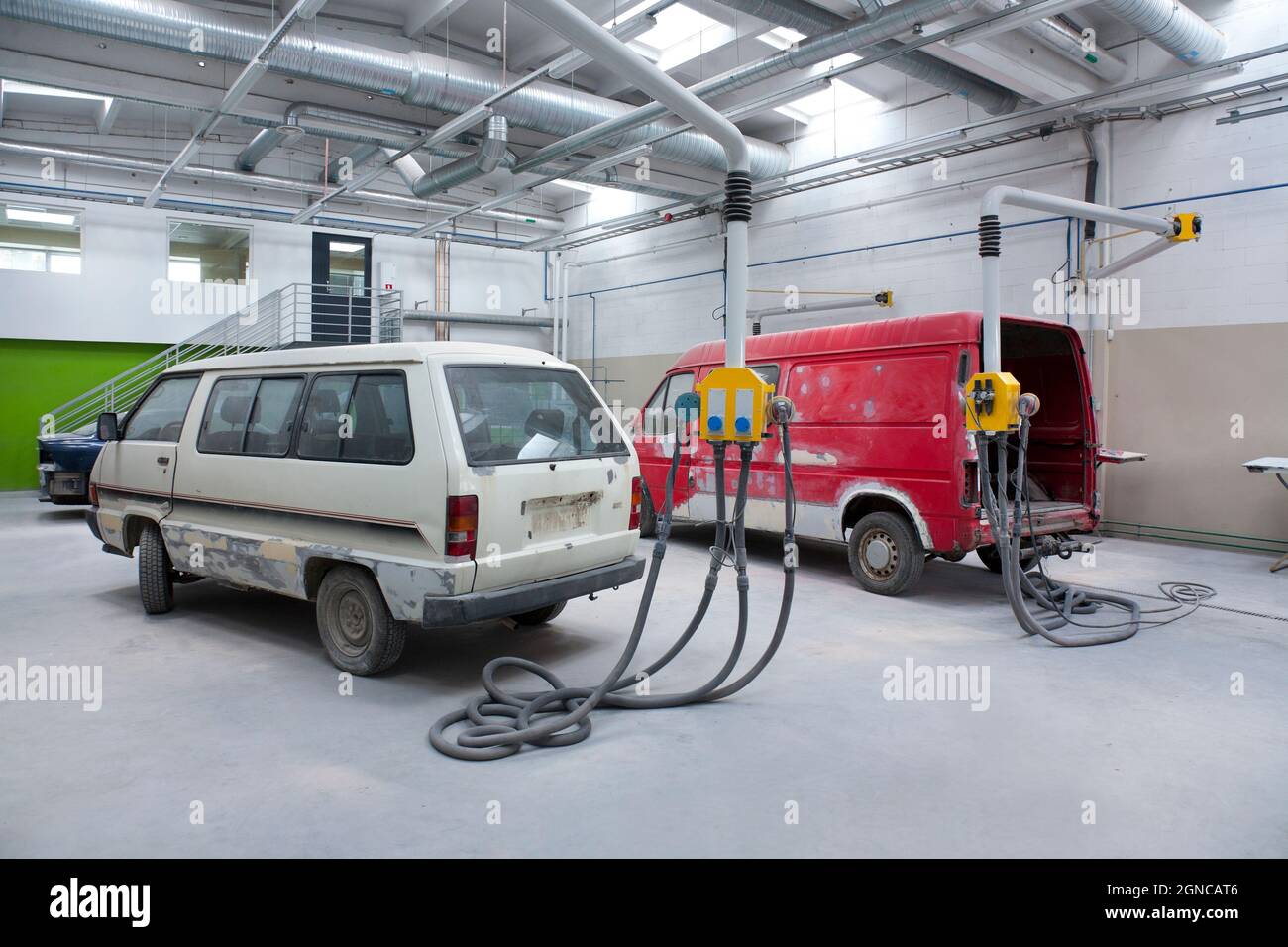 Car respraying hi-res stock photography and images - Alamy
