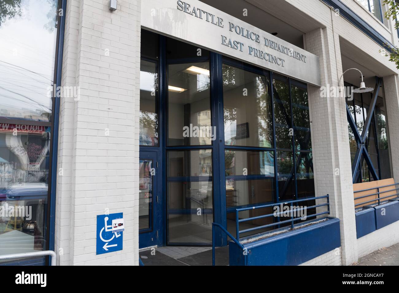Seattle, USA. 22 Sep, 2021. Boards removed from the East Precinct in ...