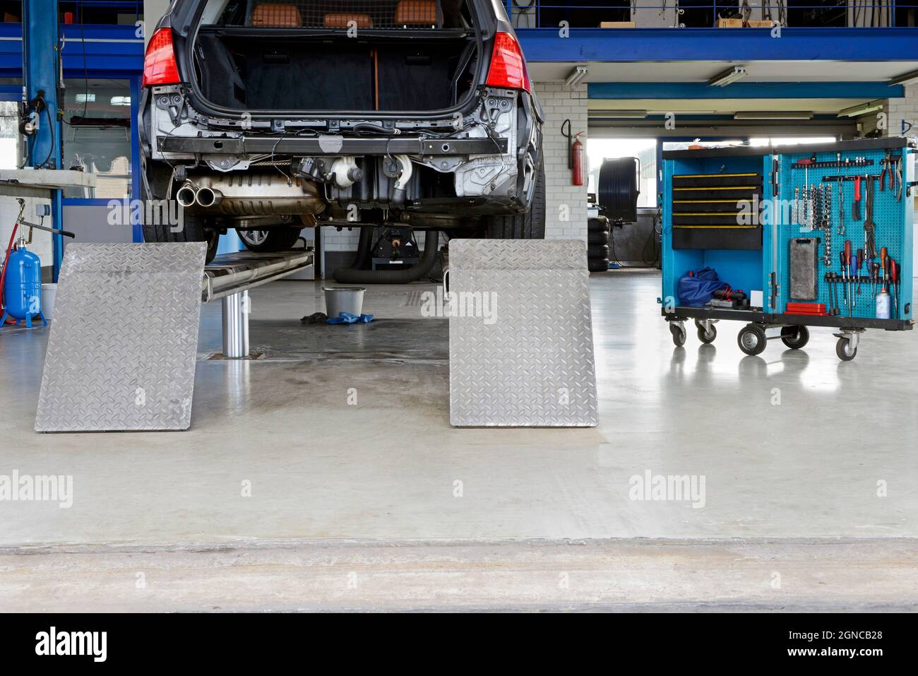 Garage bridge and tool cart Stock Photo - Alamy