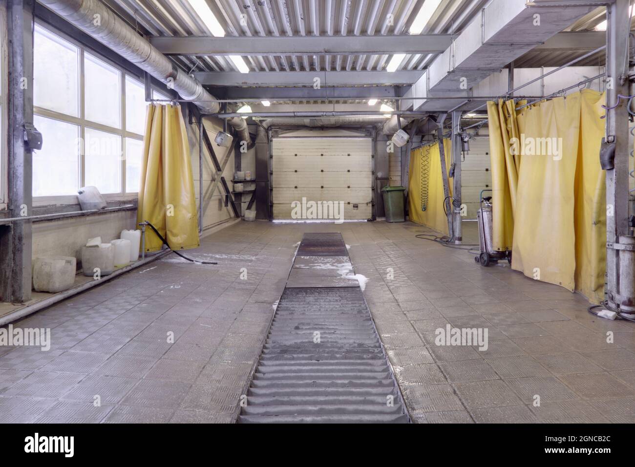 A garage workshop, car washing area Stock Photo - Alamy