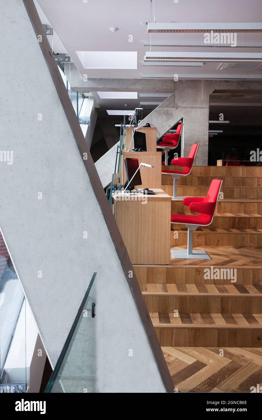 Work stations in a modern university library Stock Photo - Alamy