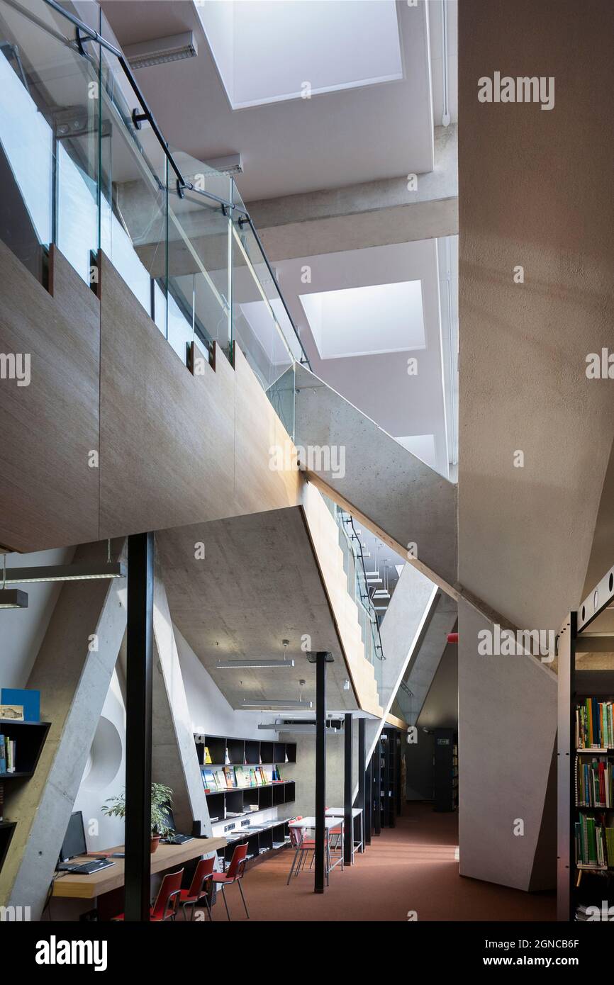 Modern library in a new university building Stock Photo - Alamy