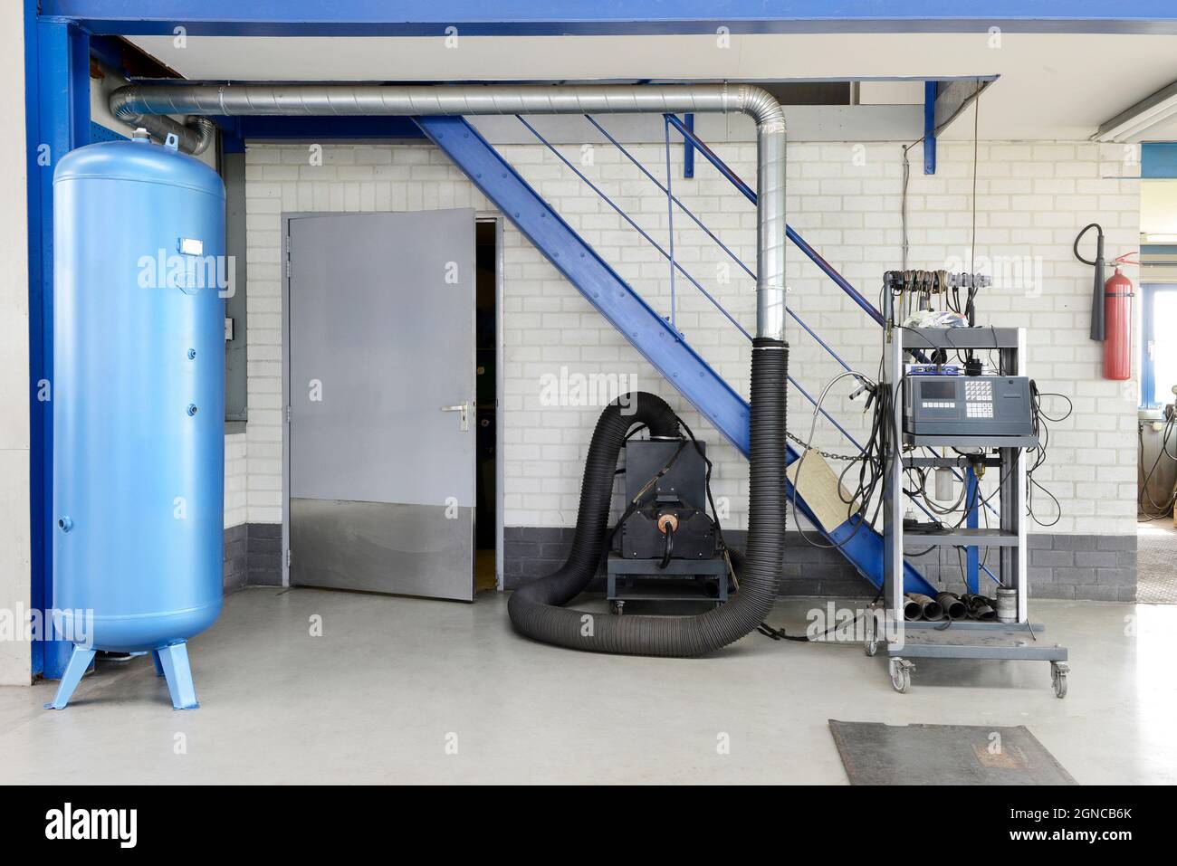 Compressor machine hi-res stock photography and images - Alamy