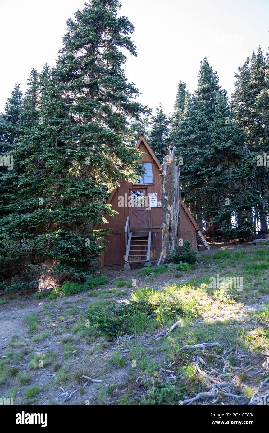 Forest rangers house hi-res stock photography and images - Alamy