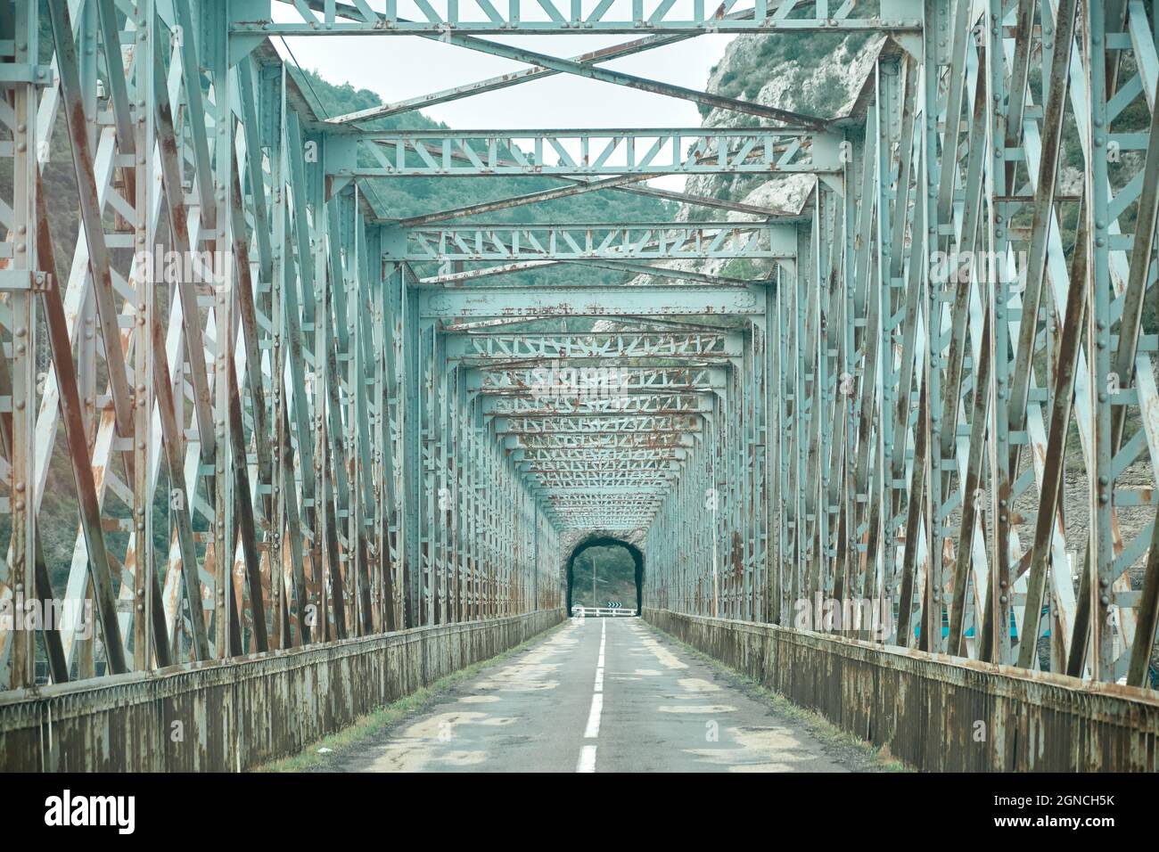 Inside bridge hi-res stock photography and images - Alamy