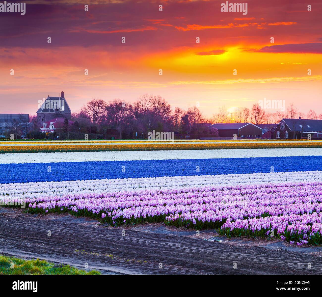 Blue line location farm house hi-res stock photography and images - Alamy