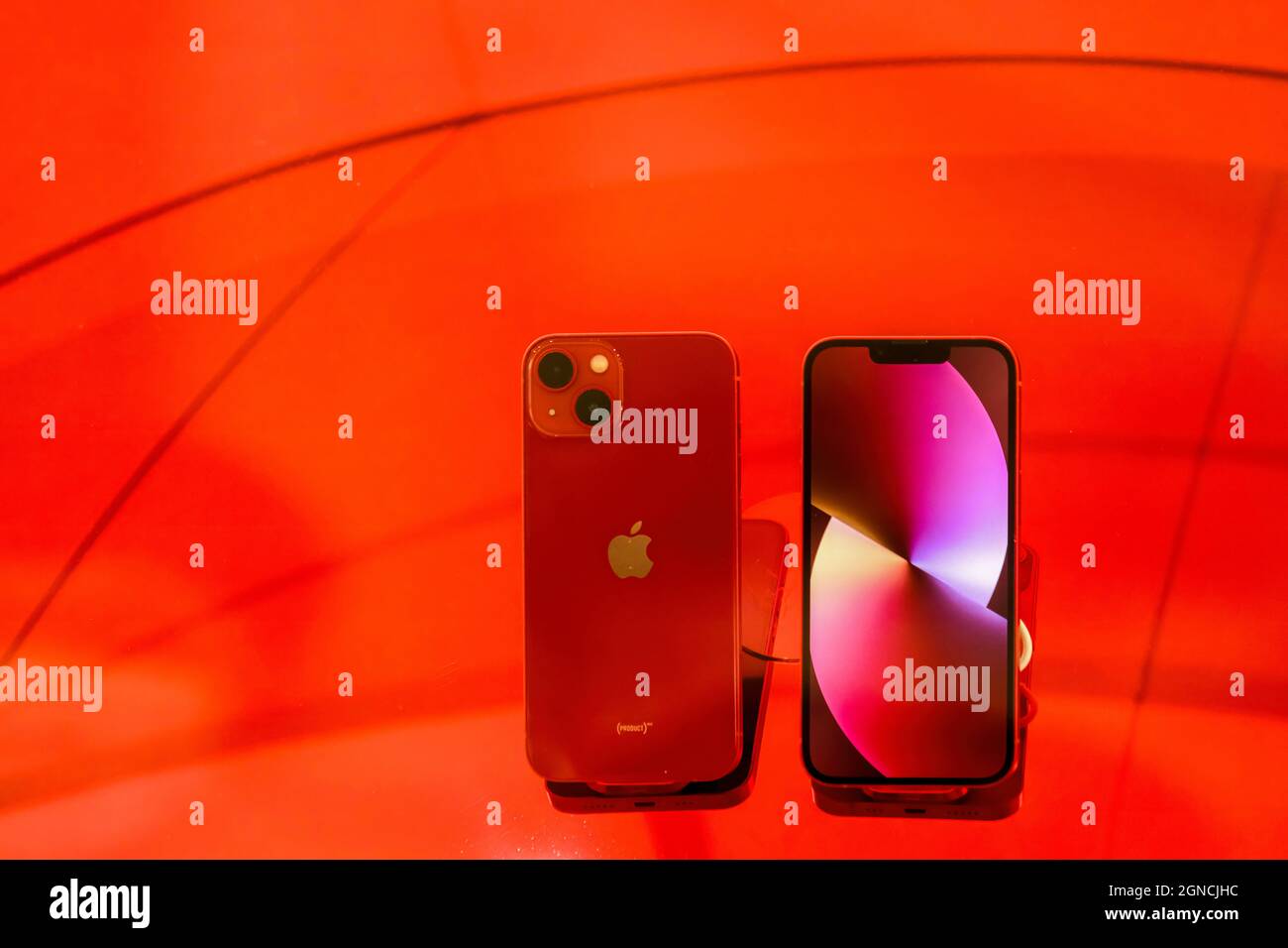 Iphone 13 launch hi-res stock photography and images - Alamy