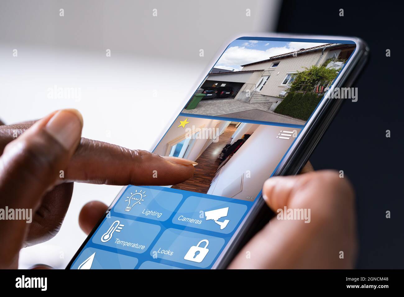 Cctv cameras house hi-res stock photography and images - Alamy