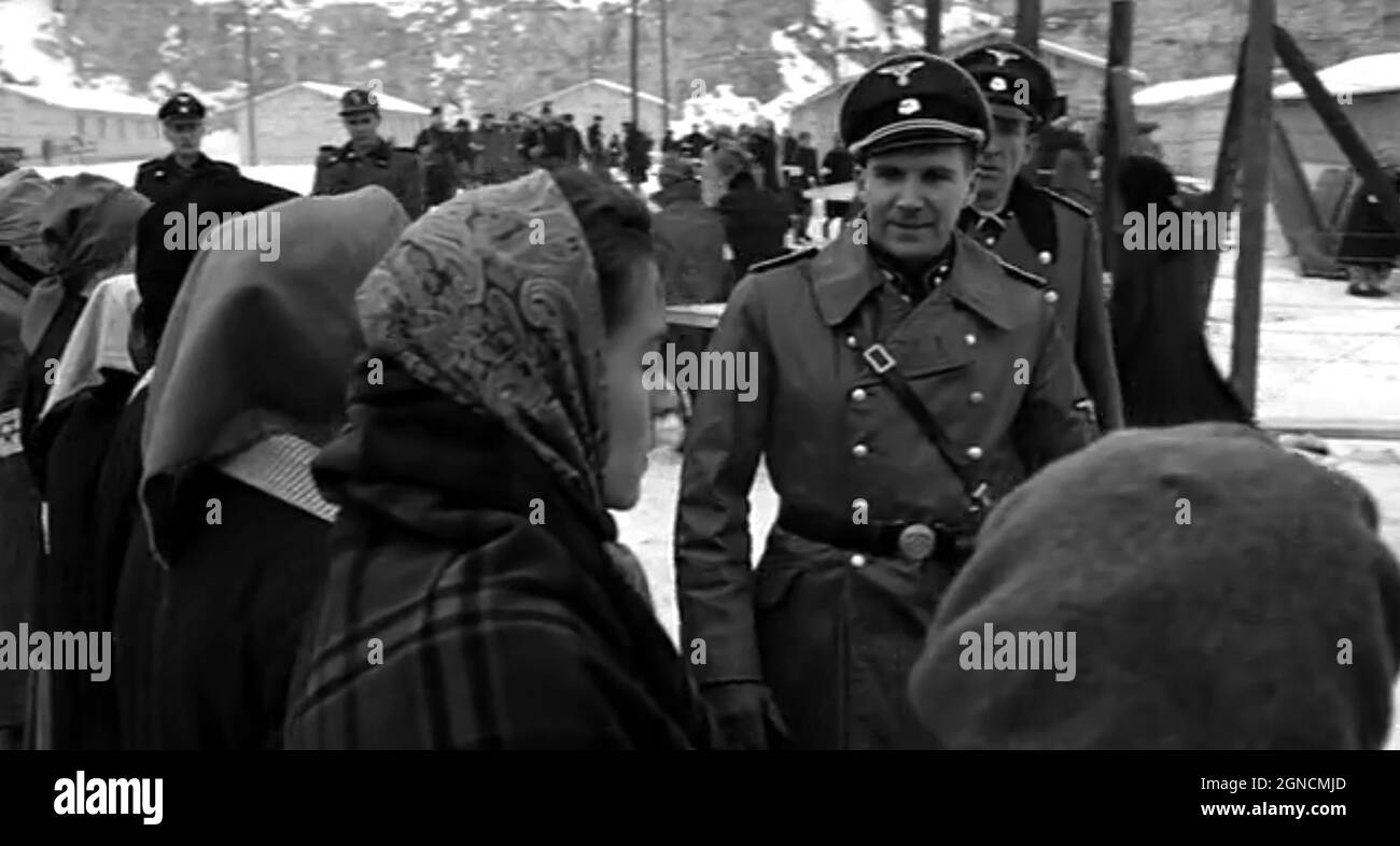 Ralph fiennes schindler's list Black and White Stock Photos & Images ...