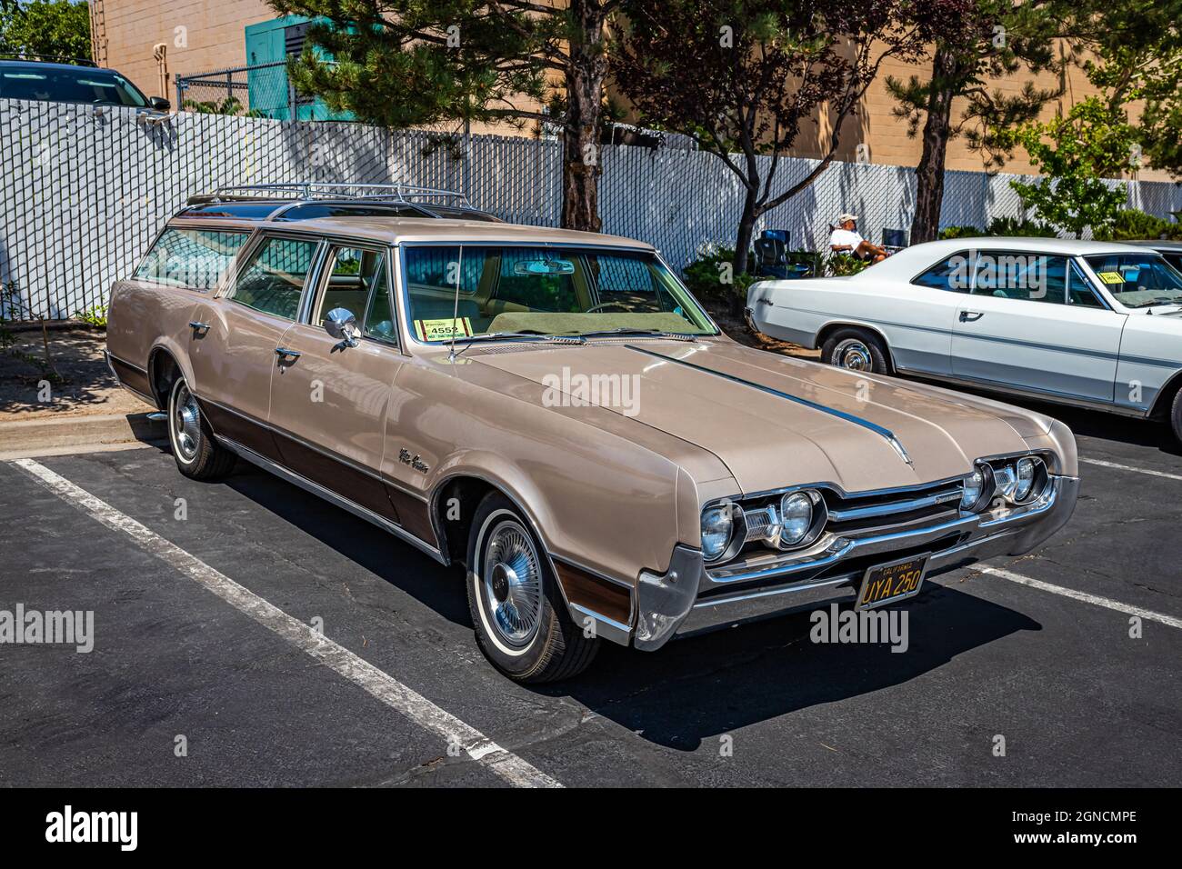 Oldsmobile vista cruiser hi-res stock photography and images - Alamy
