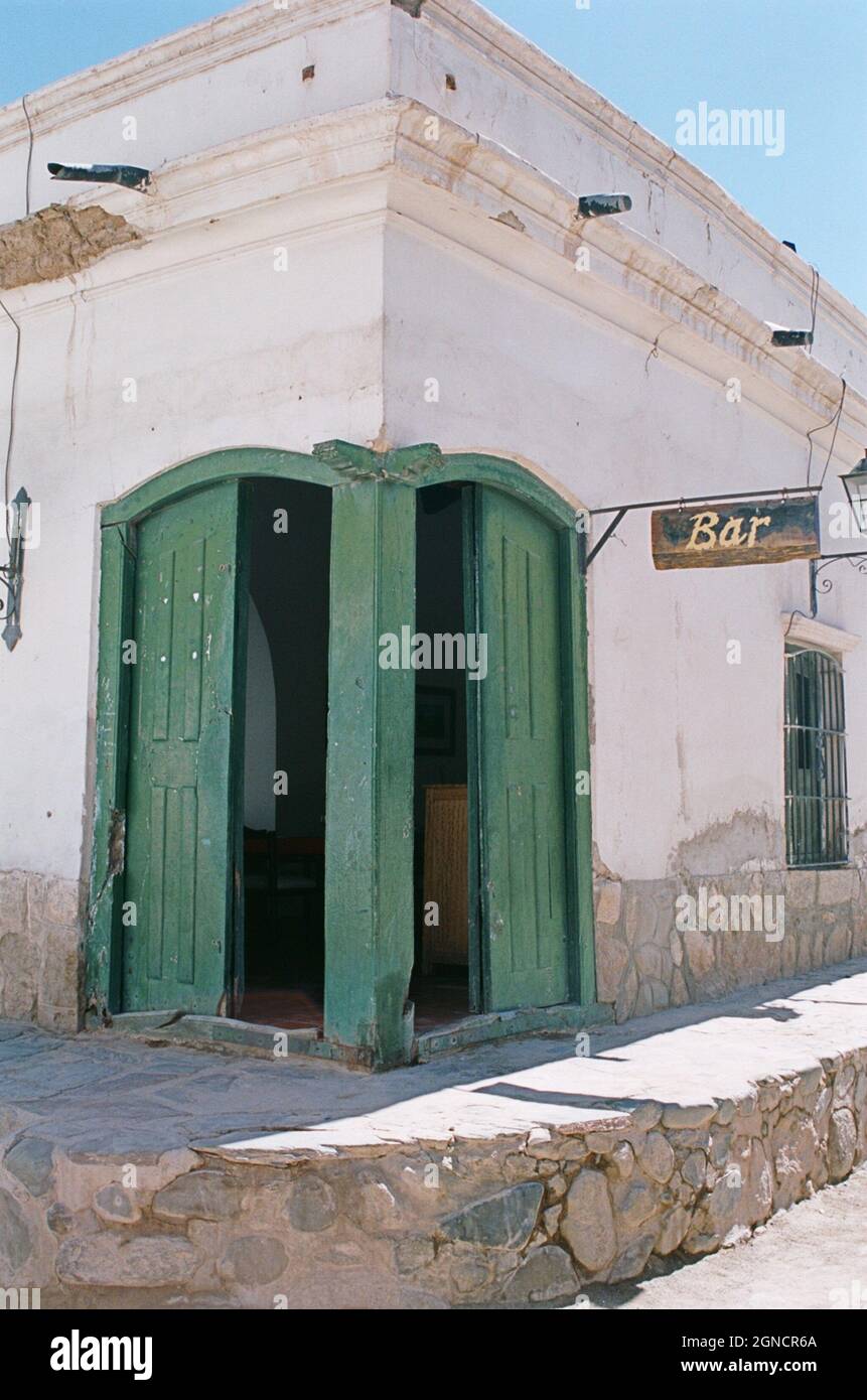 Whitewashed colonial style hi-res stock photography and images - Alamy