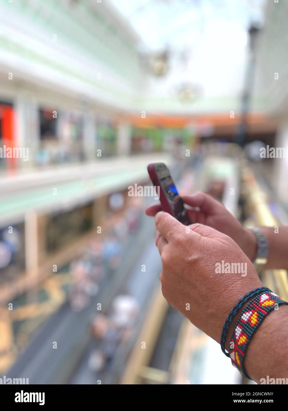 Person looking at phone icon hi-res stock photography and images - Alamy