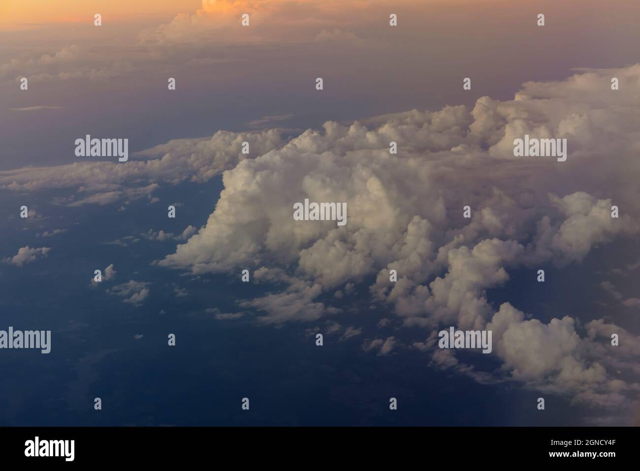 Evening sky airplane view hi-res stock photography and images - Alamy
