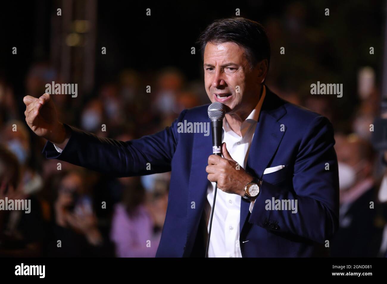 Giuseppe conte 5 star movement hi-res stock photography and images - Alamy