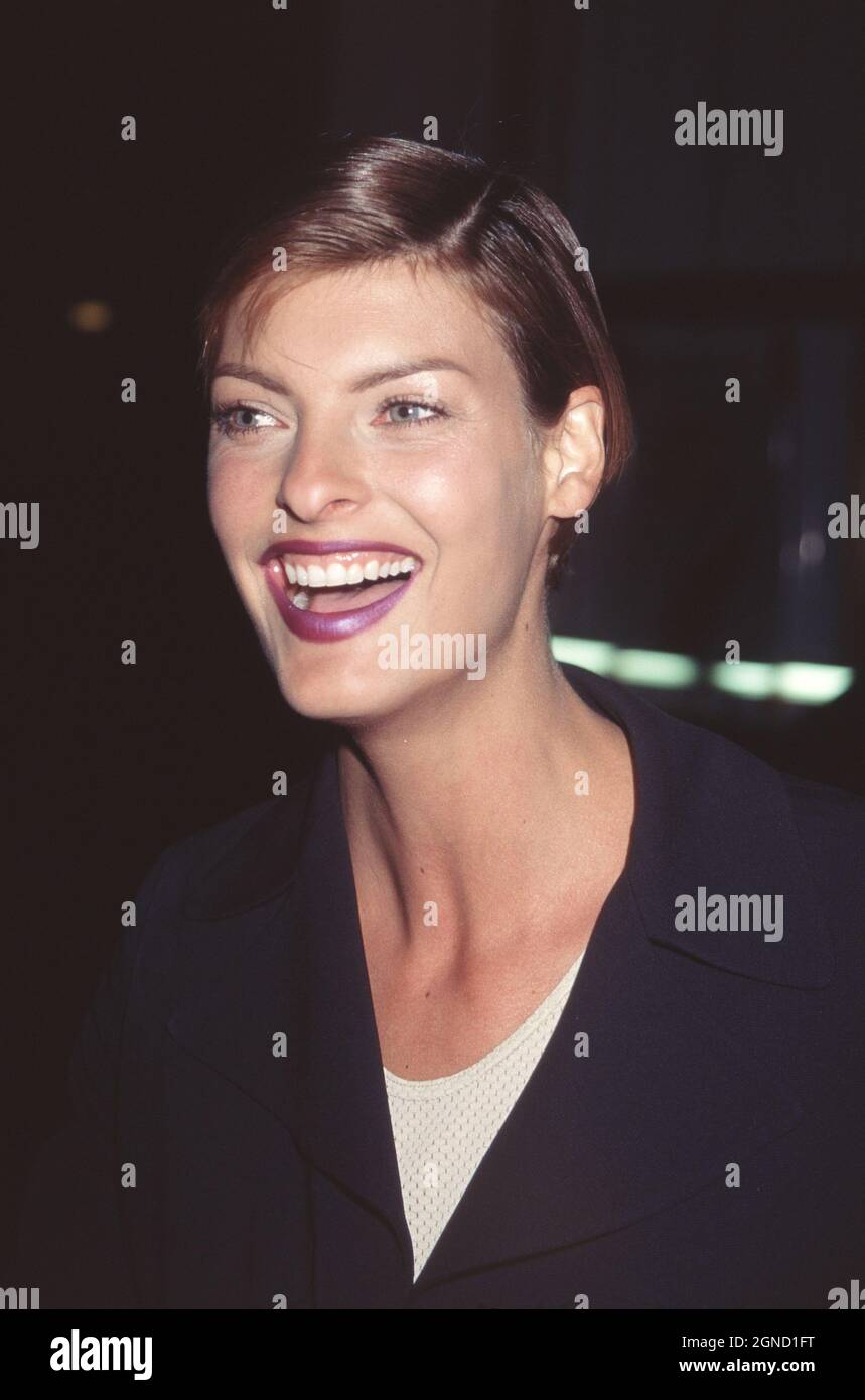 Linda evangelista 1996 hi-res stock photography and images - Alamy