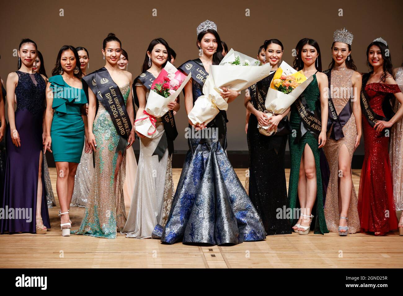 Beauty contest group photo hi-res stock photography and images - Alamy