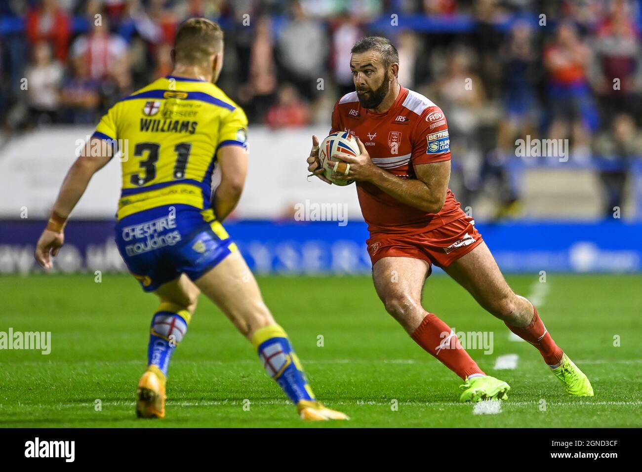 Kane Linnett (12) of Hull KR in action Stock Photo - Alamy