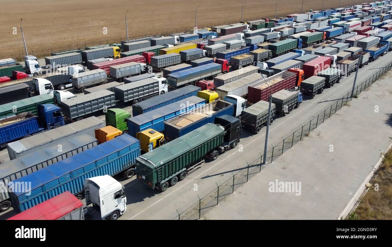 Container truck queue hi-res stock photography and images - Alamy