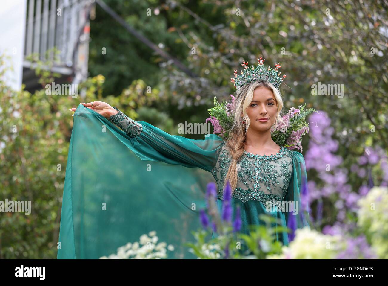 London, UK. 20th Sep, 2021. Model Lydia Butler representing The ...
