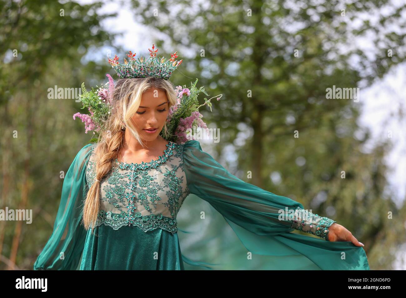 London, UK. 20th Sep, 2021. Model Lydia Butler representing The ...