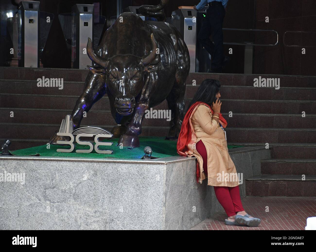 Make in india logo sculpture hi-res stock photography and images - Alamy