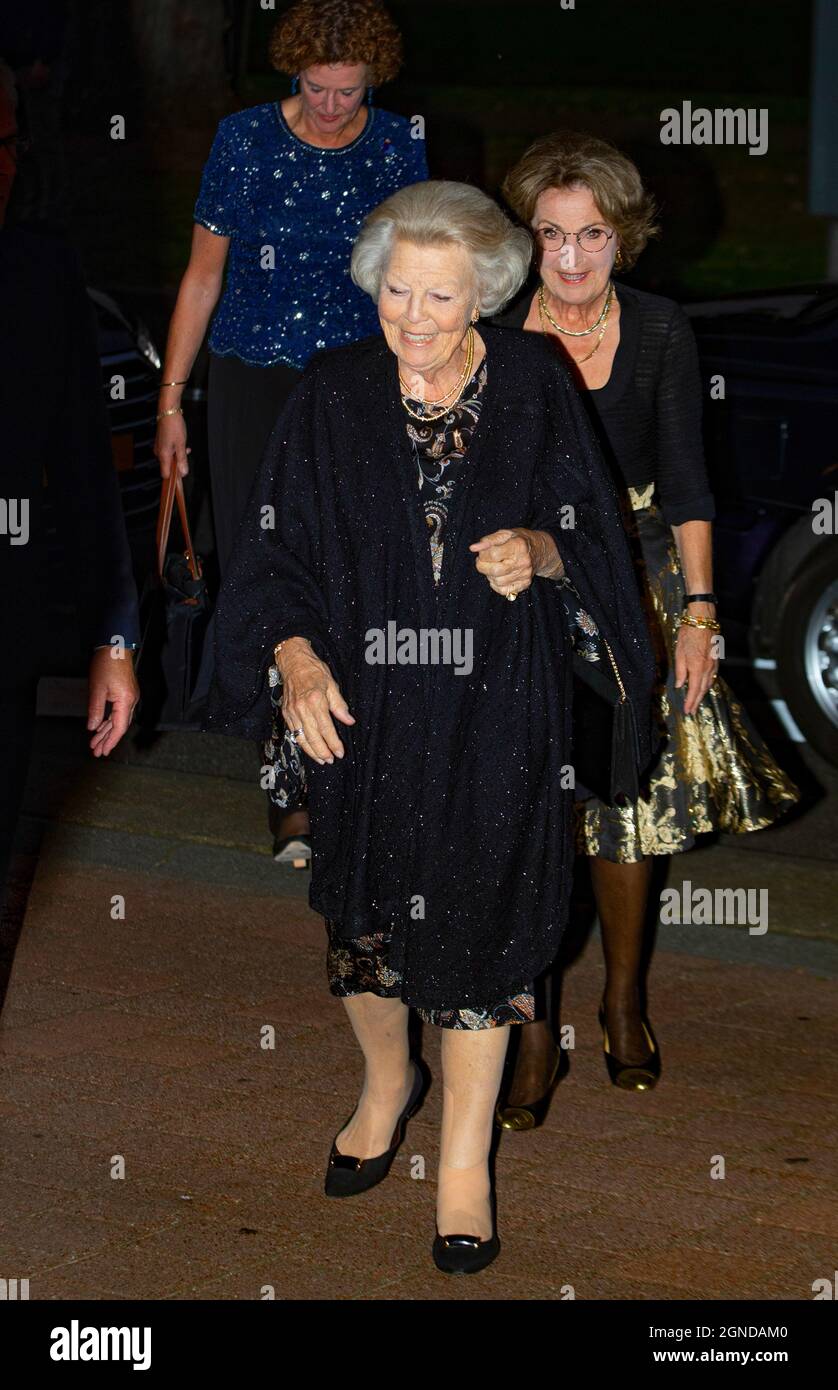 Princess Beatrix and her sister Princess Margriet attend the ...