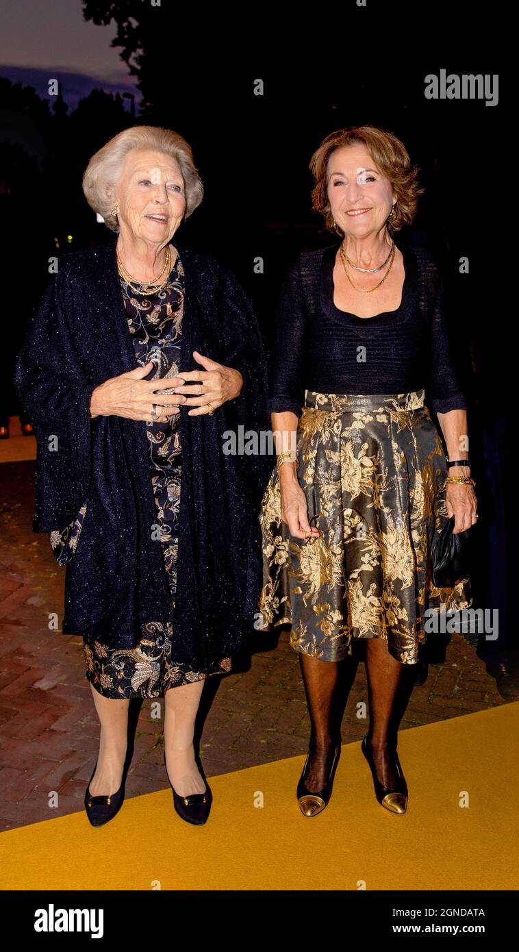Princess Beatrix and her sister Princess Margriet attend the ...