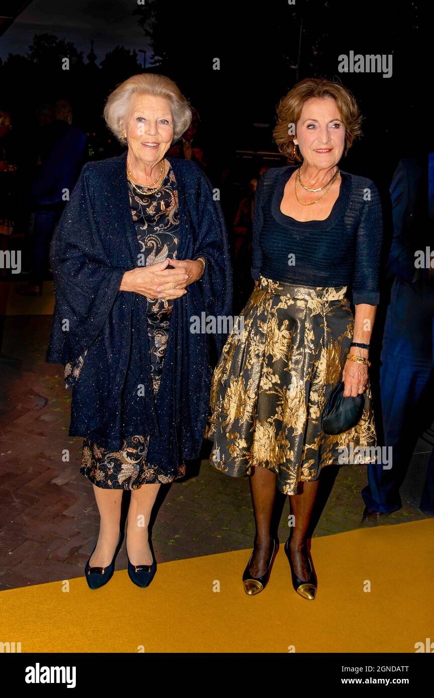 Princess Beatrix and her sister Princess Margriet attend the ...