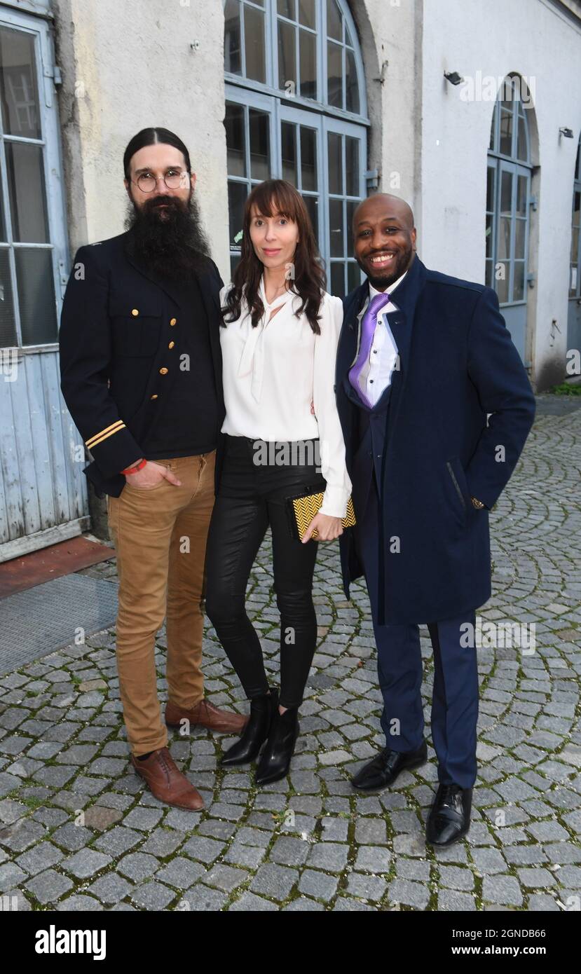 Munich, Germany. 24th Sep, 2021. Actor Neven Pilipovi· (l-r) Karola ...