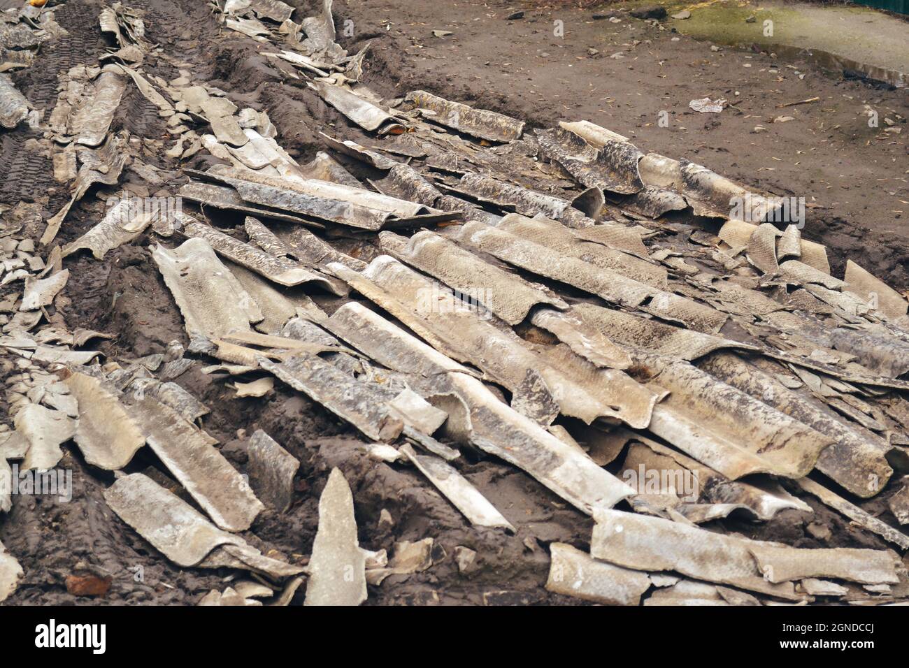 Slate waste pile hi-res stock photography and images - Alamy
