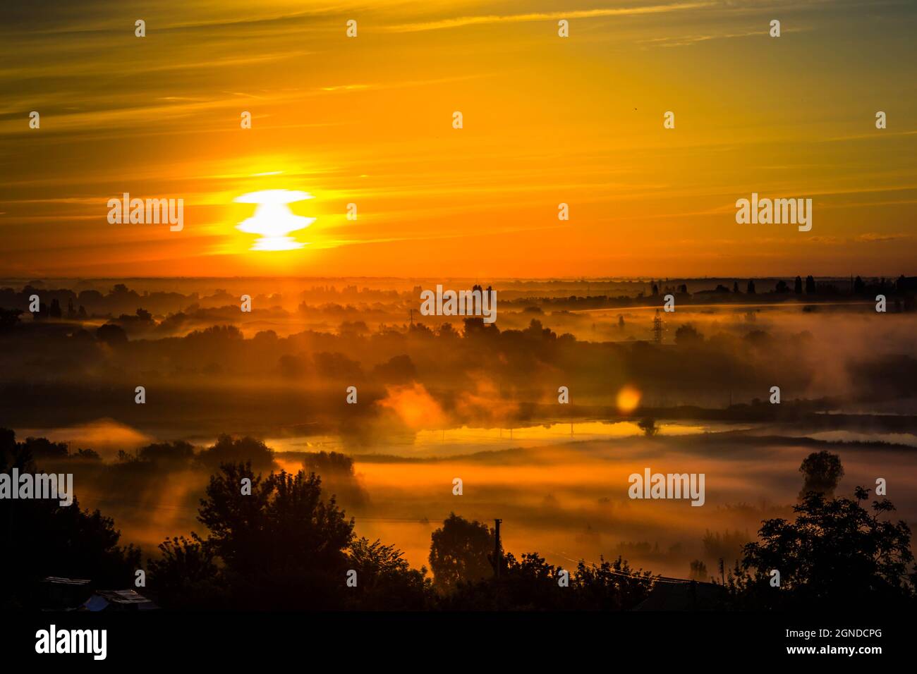Rising sun flare hi-res stock photography and images - Alamy