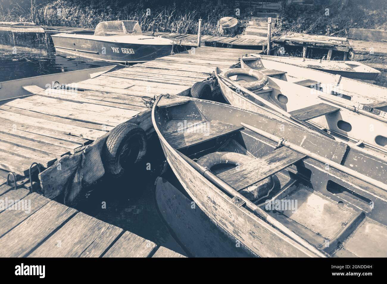 Simple boats hi-res stock photography and images - Alamy
