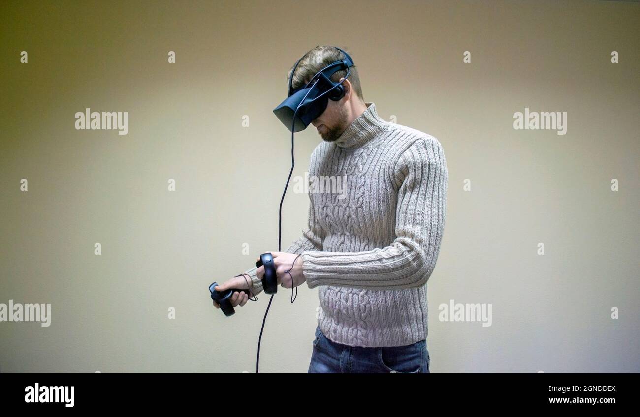 Man plays game in vr hi-res stock photography and images - Alamy